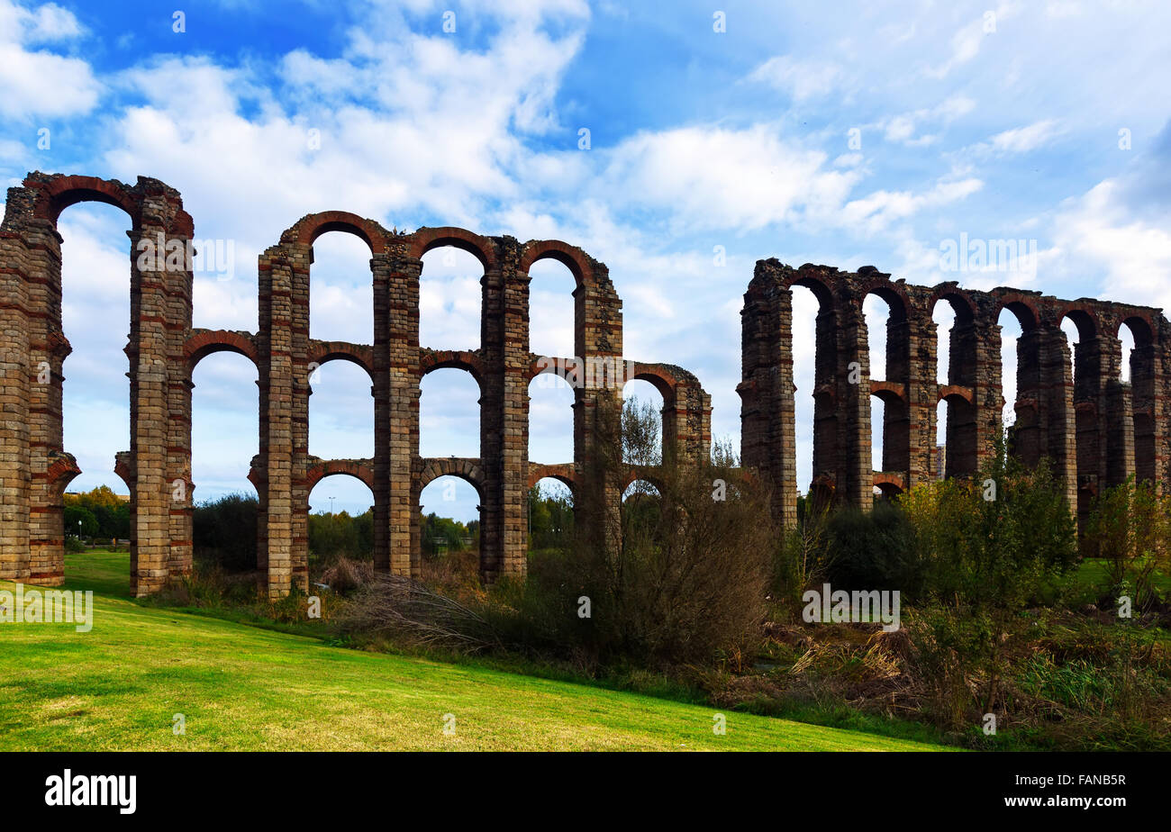 old roman aqueduct at Merida. Spain Stock Photo - Alamy