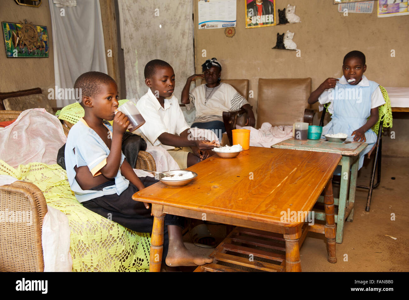 Family meal africa hi-res stock photography and images - Alamy