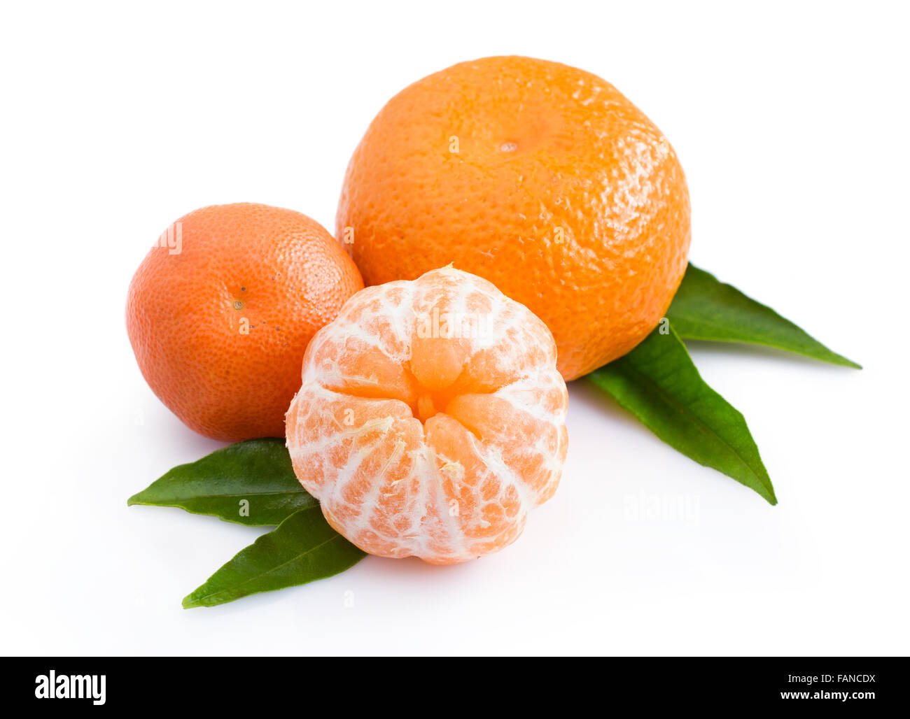 Ripe mandarin with leaves isolated Stock Photo - Alamy