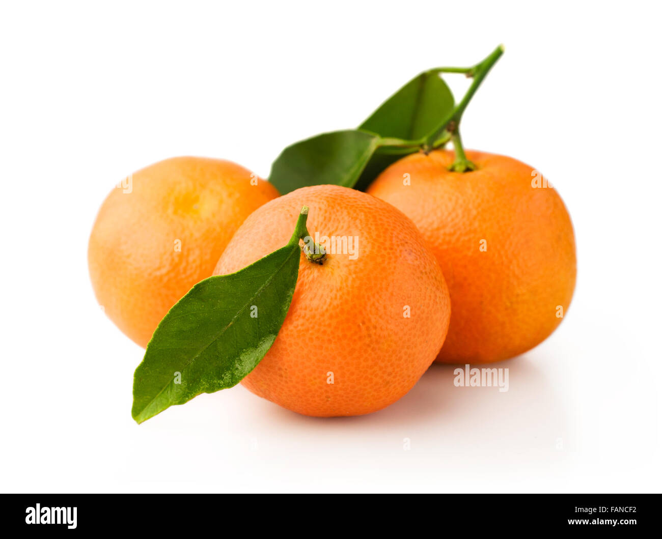 Ripe mandarin with leaves hi-res stock photography and images - Alamy