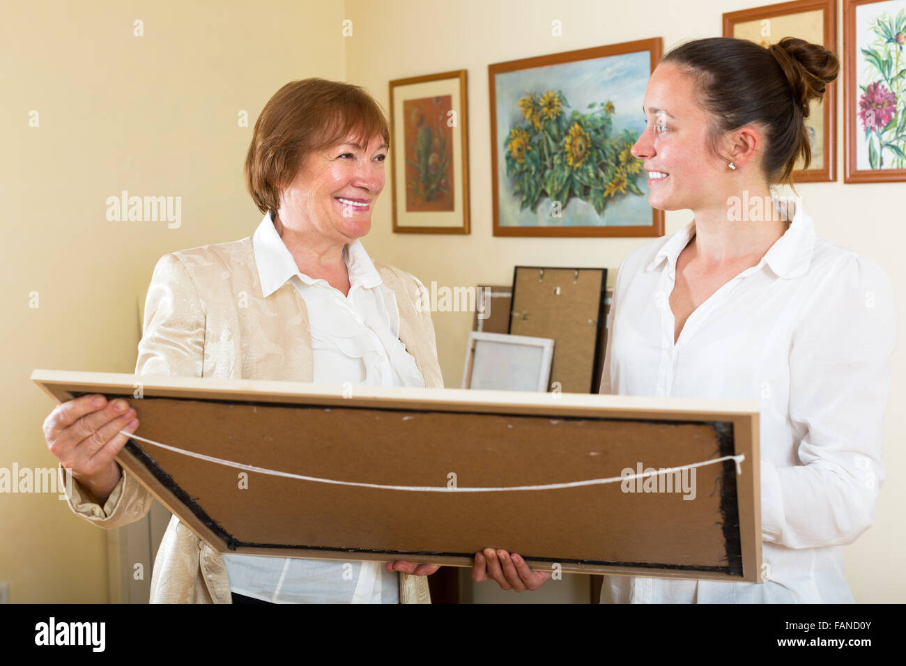 Purchasing paintings hi-res stock photography and images - Alamy