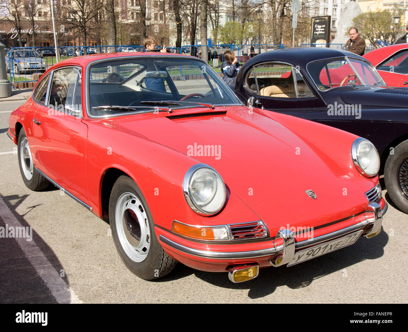 MOSCOW - APRIL 27, 2014: retro car porsche on rally of classical cars ...