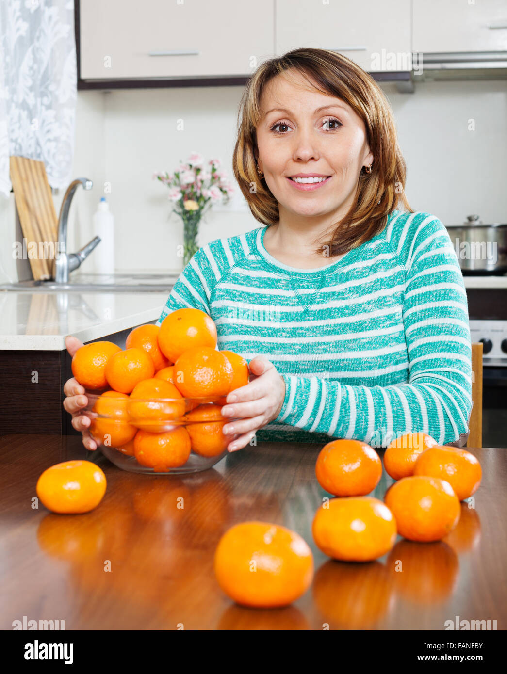 Tangerines clove hi-res stock photography and images - Alamy