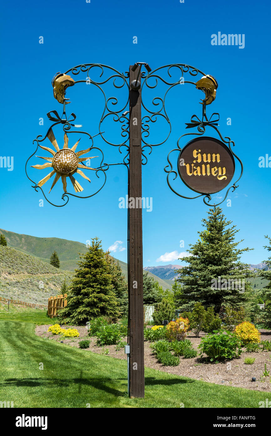 Valley sign hi-res stock photography and images - Alamy
