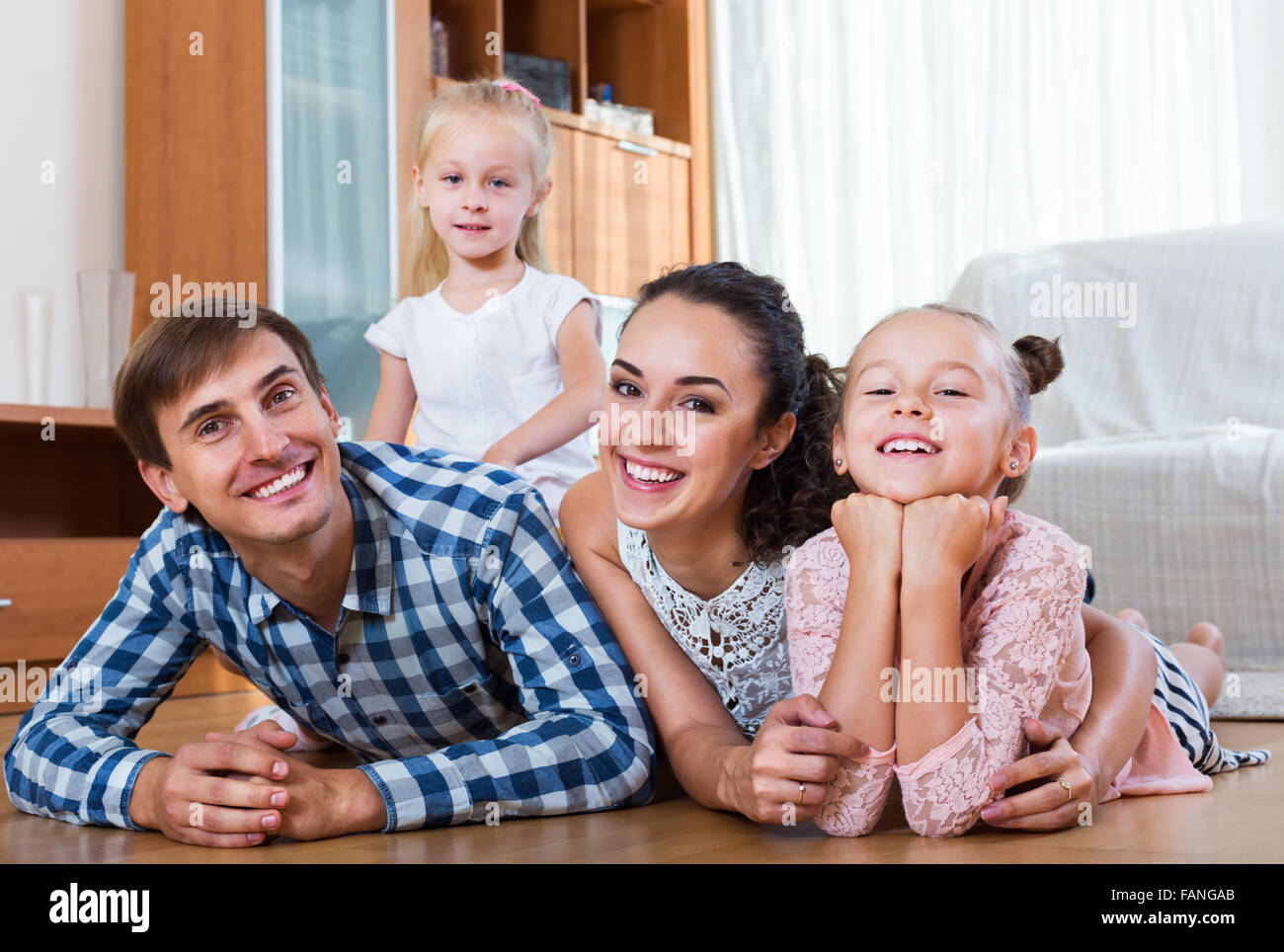 Relaxed family four posing hi-res stock photography and images - Alamy