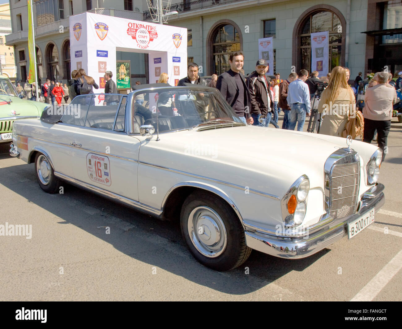 MOSCOW - APRIL 27, 2014: retro car mercedes benz of 1962 year on rally ...