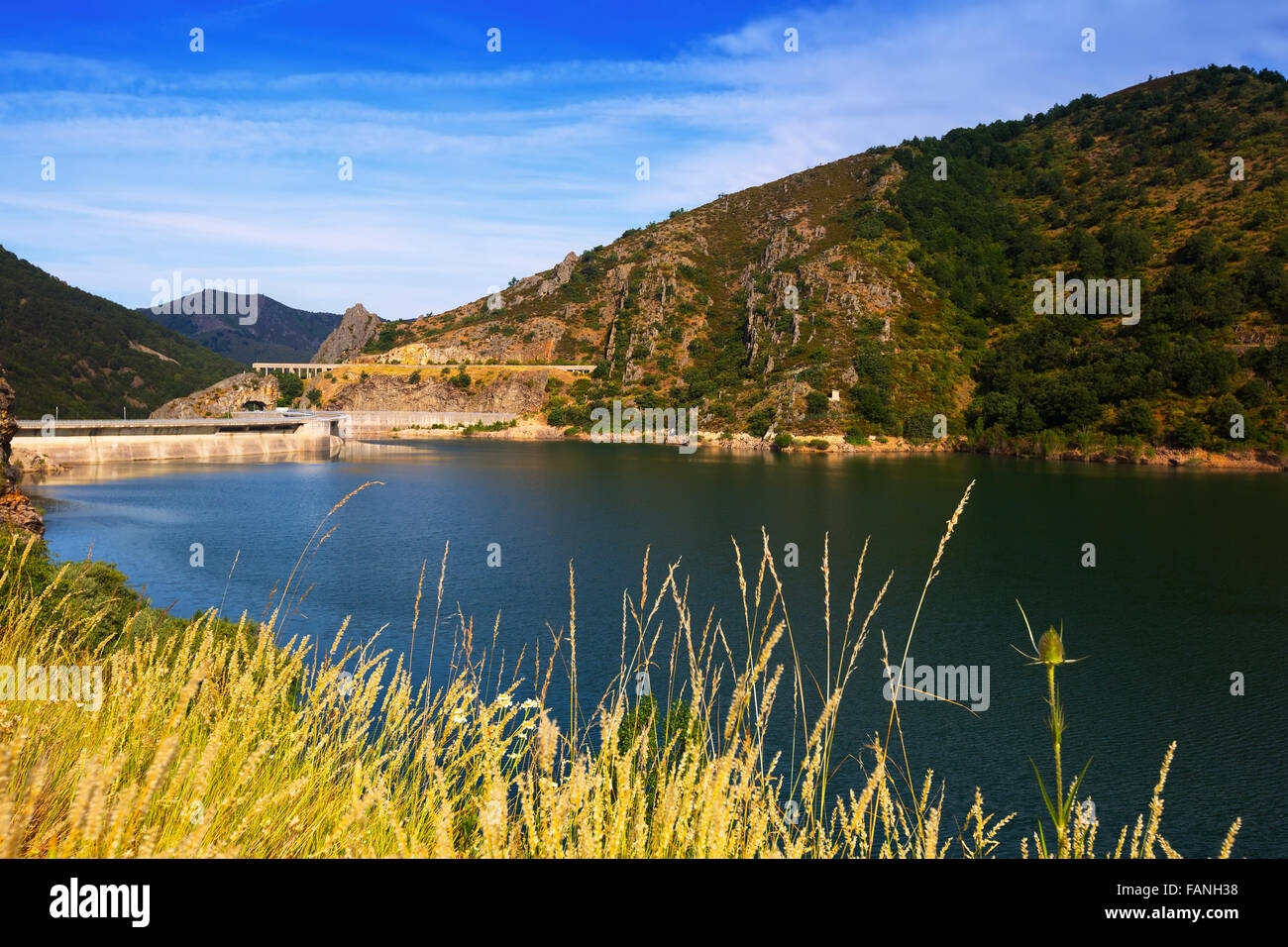 Barrios de Luna reservoir with dam. Leon, Spain Stock Photo - Alamy