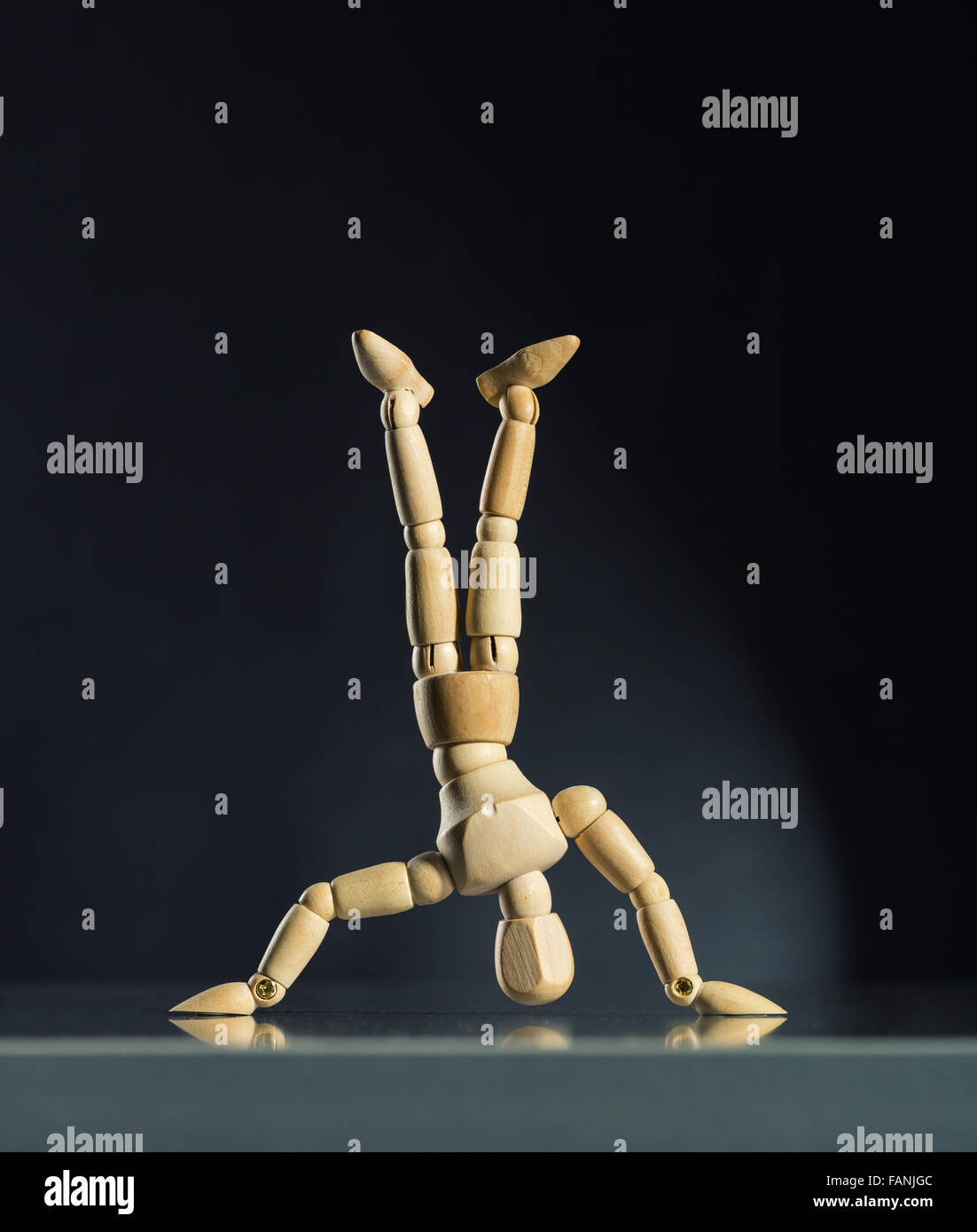 Human wood manikin Stock Photo - Alamy