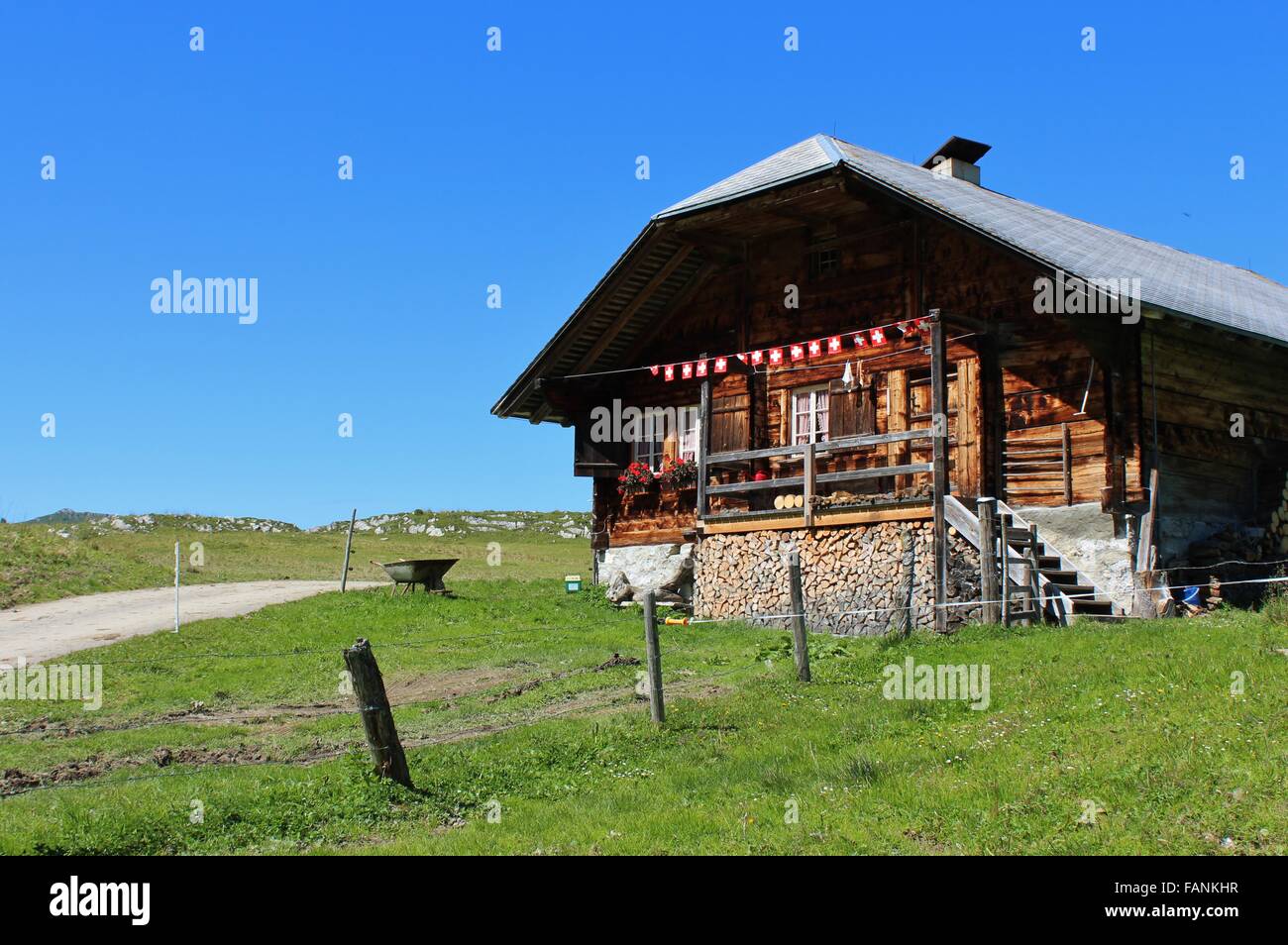 Swiss chalet style architecture hi-res stock photography and images - Alamy