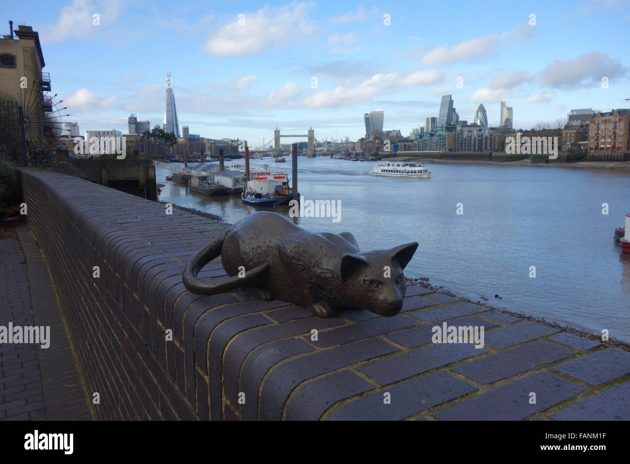 Dr Salter's Daydream - Cat, Thames Wall, Bermondsey, London Stock Photo ...