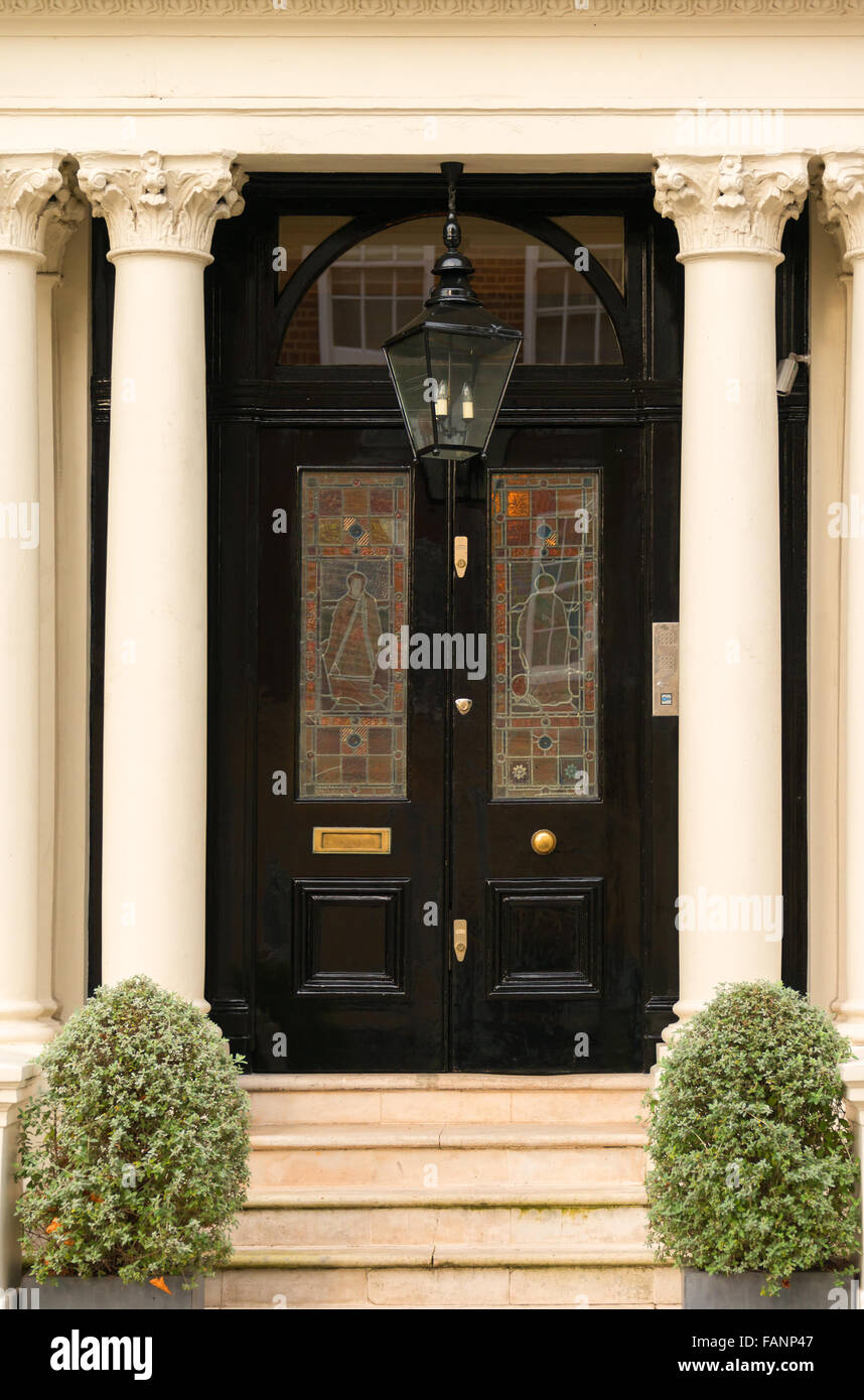 Wood mansion doors hi-res stock photography and images - Alamy