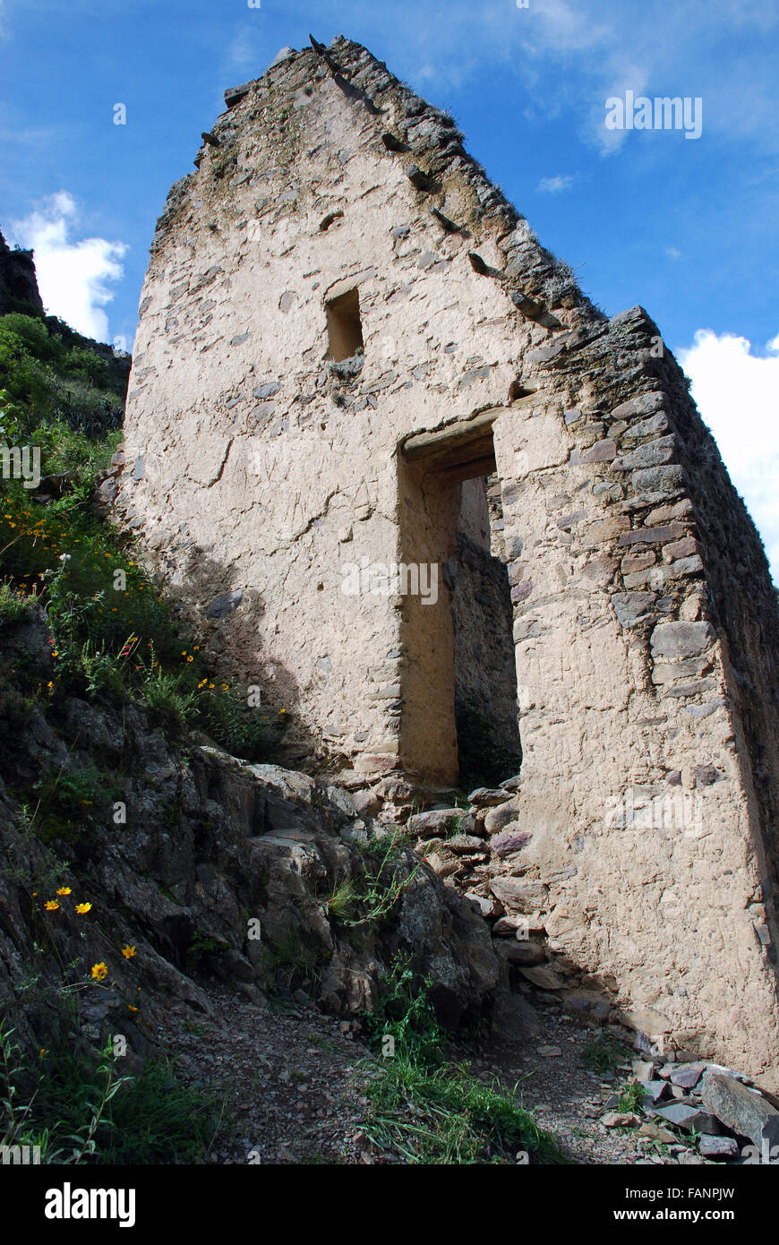 Incan building on hillside Stock Photo - Alamy