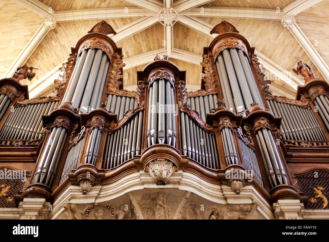 French organ music hi-res stock photography and images - Alamy