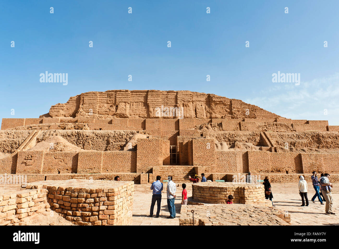 Middle-Elamite royal city with Ziggurat, Mesopotamian temple tower ...