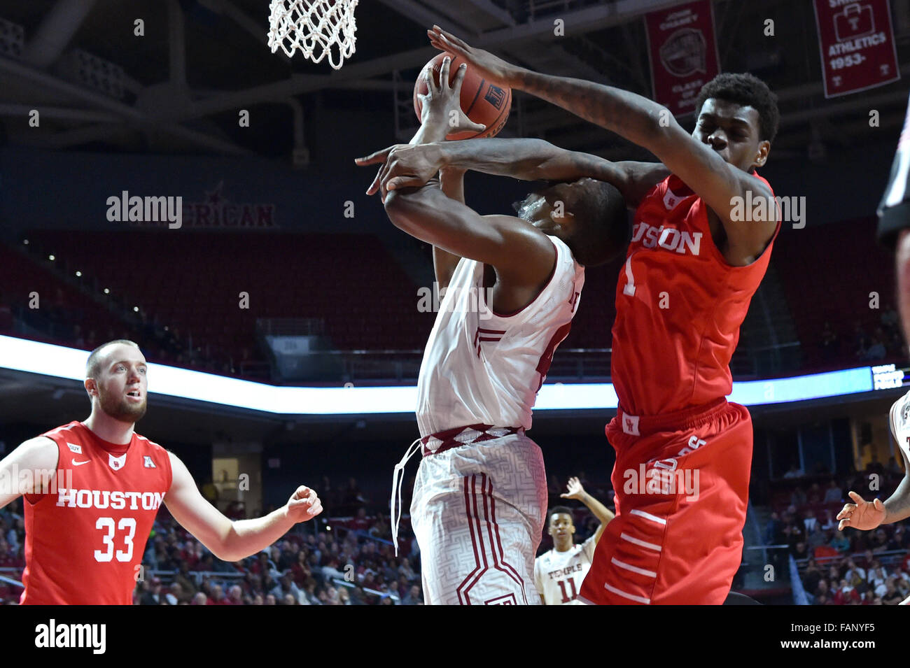 Philadelphia, Pennsylvania, USA. 2nd Jan, 2016. Houston Cougars forward ...