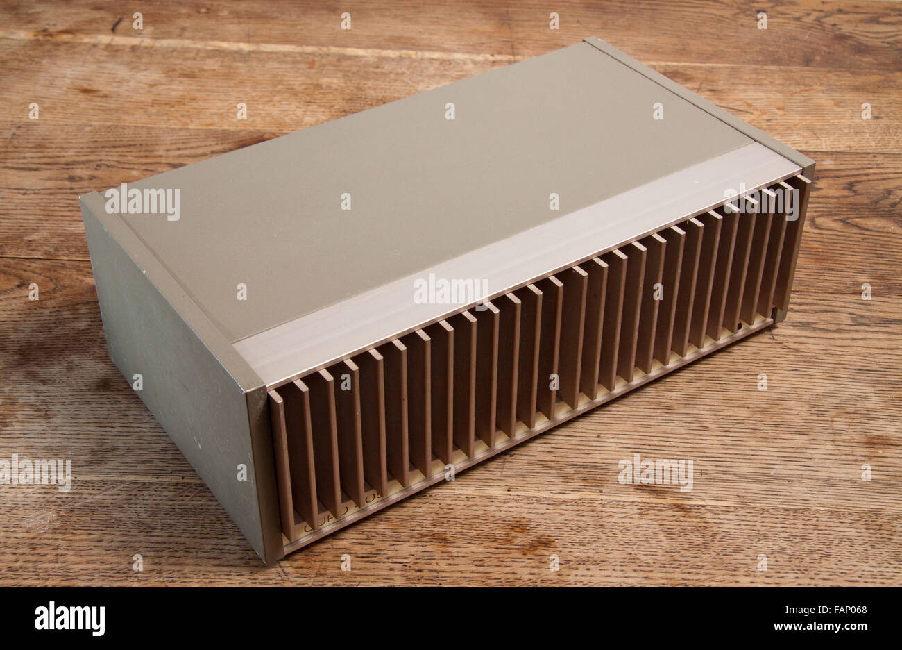 Classic Quad 405 stereo power amplifier Stock Photo - Alamy