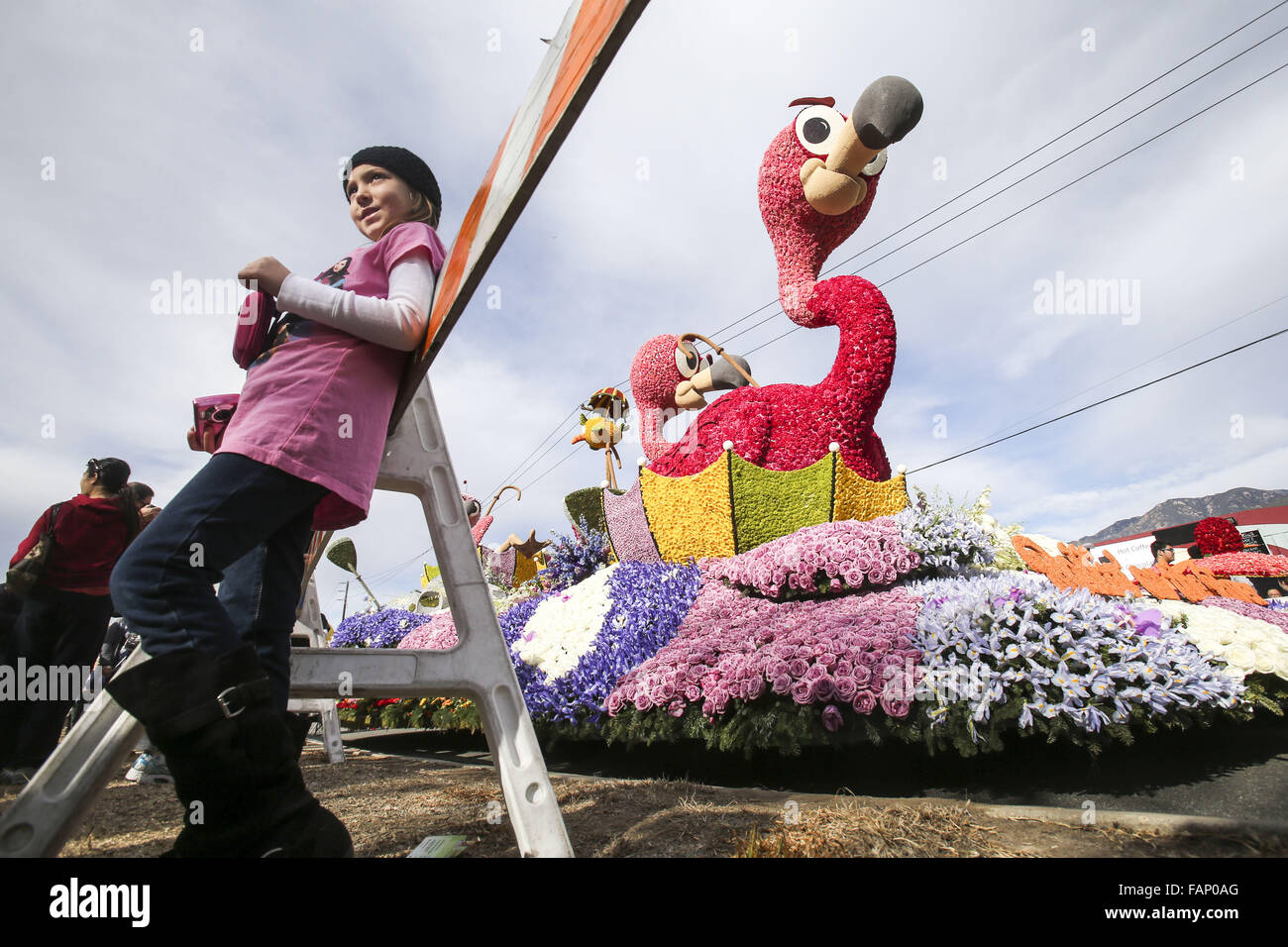 Los Angeles, California, USA. 2nd Jan, 2016. Thousands floats viewers ...