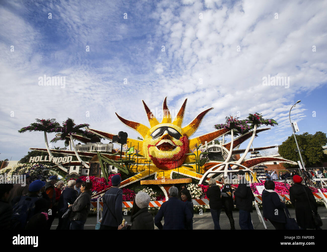 Los Angeles, California, USA. 2nd Jan, 2016. Thousands floats viewers ...