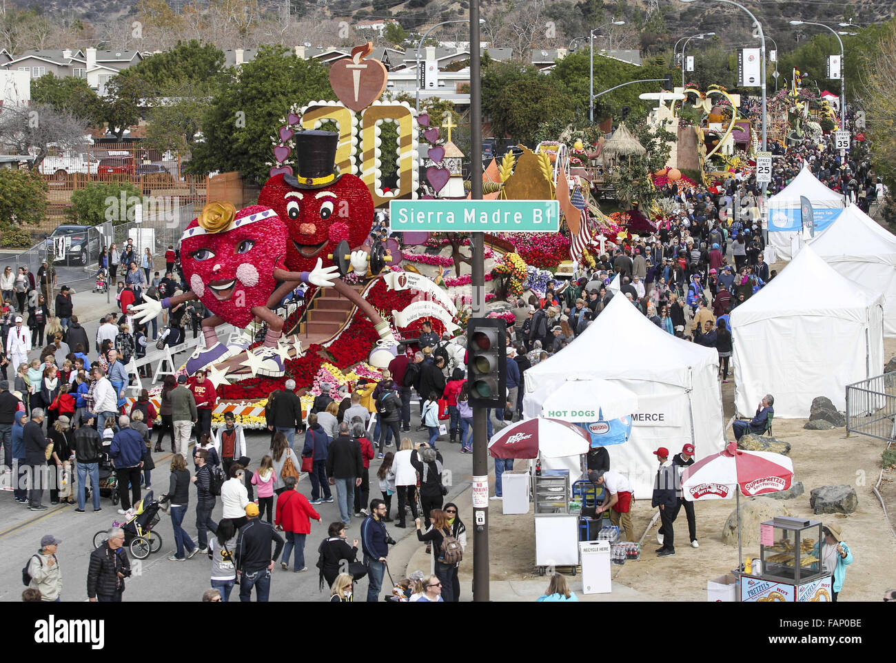 Los Angeles, California, USA. 2nd Jan, 2016. Thousands floats viewers ...