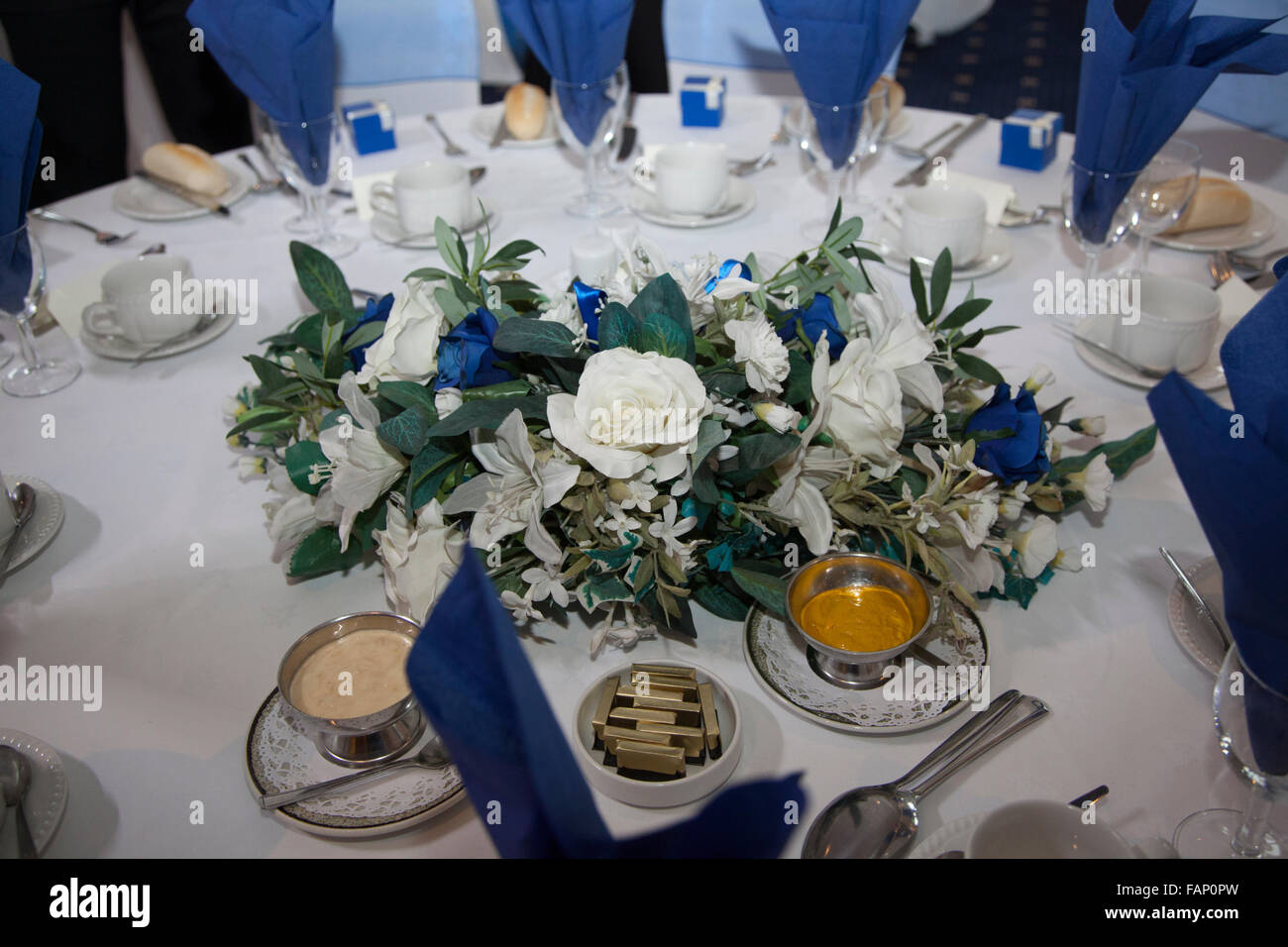 wedding day table settings Stock Photo - Alamy