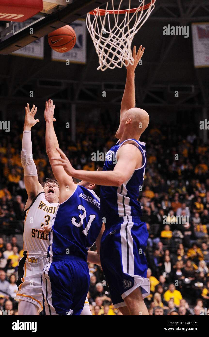 Wichita, Kansas, USA. 31st Dec, 2015. Wichita State Shockers guard Evan ...