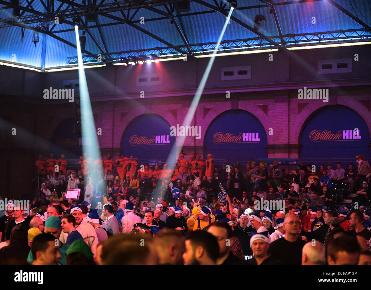 Pdc darts players hi-res stock photography and images - Alamy