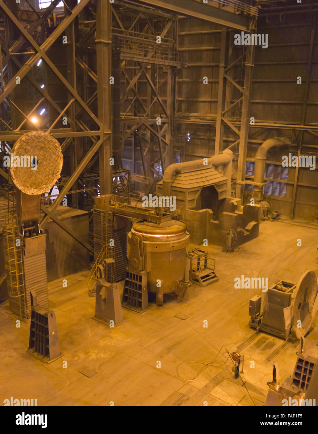 metallurgical ladle with steel in the workshop Stock Photo - Alamy