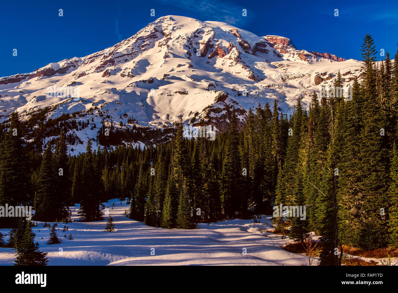 Mount Rainier during winter in the Paradise area of Mount Rainier ...