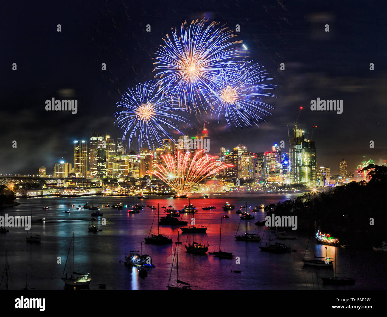 Sydney fireworks hi-res stock photography and images - Alamy