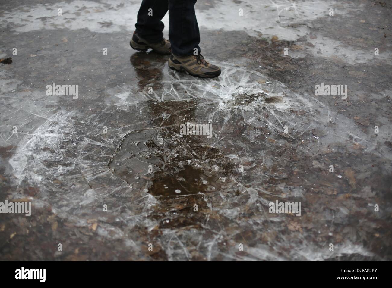 Cracked feet hi-res stock photography and images - Alamy