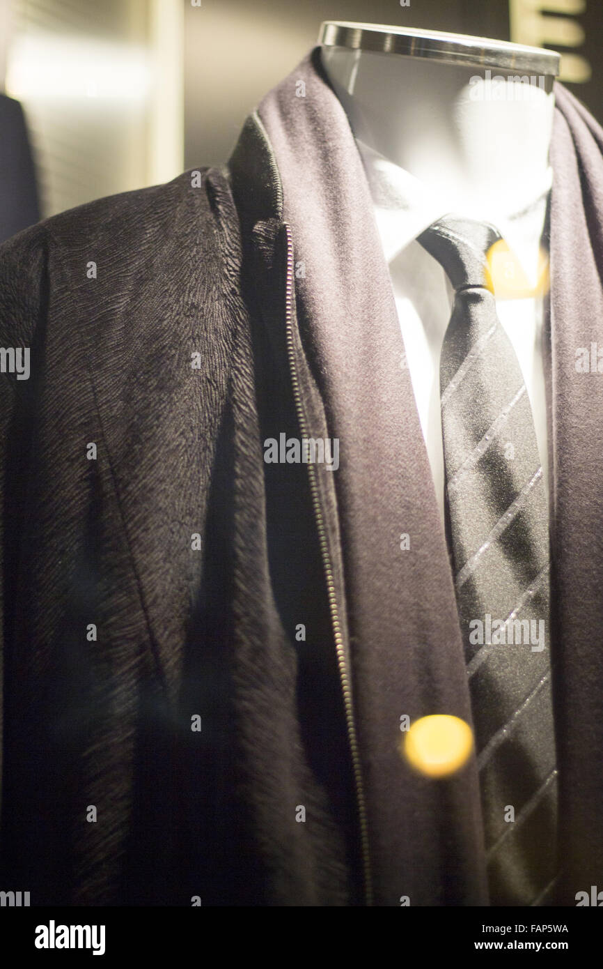 Male man shop dummy fashion mannequin in store boutique shop window at ...