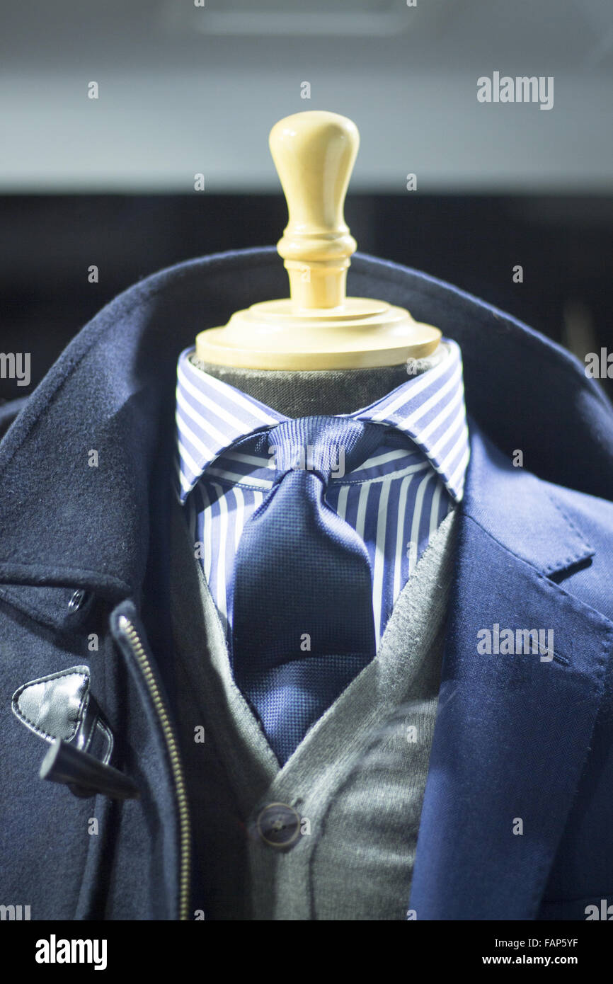 Male man shop dummy fashion mannequin in store boutique shop window at ...