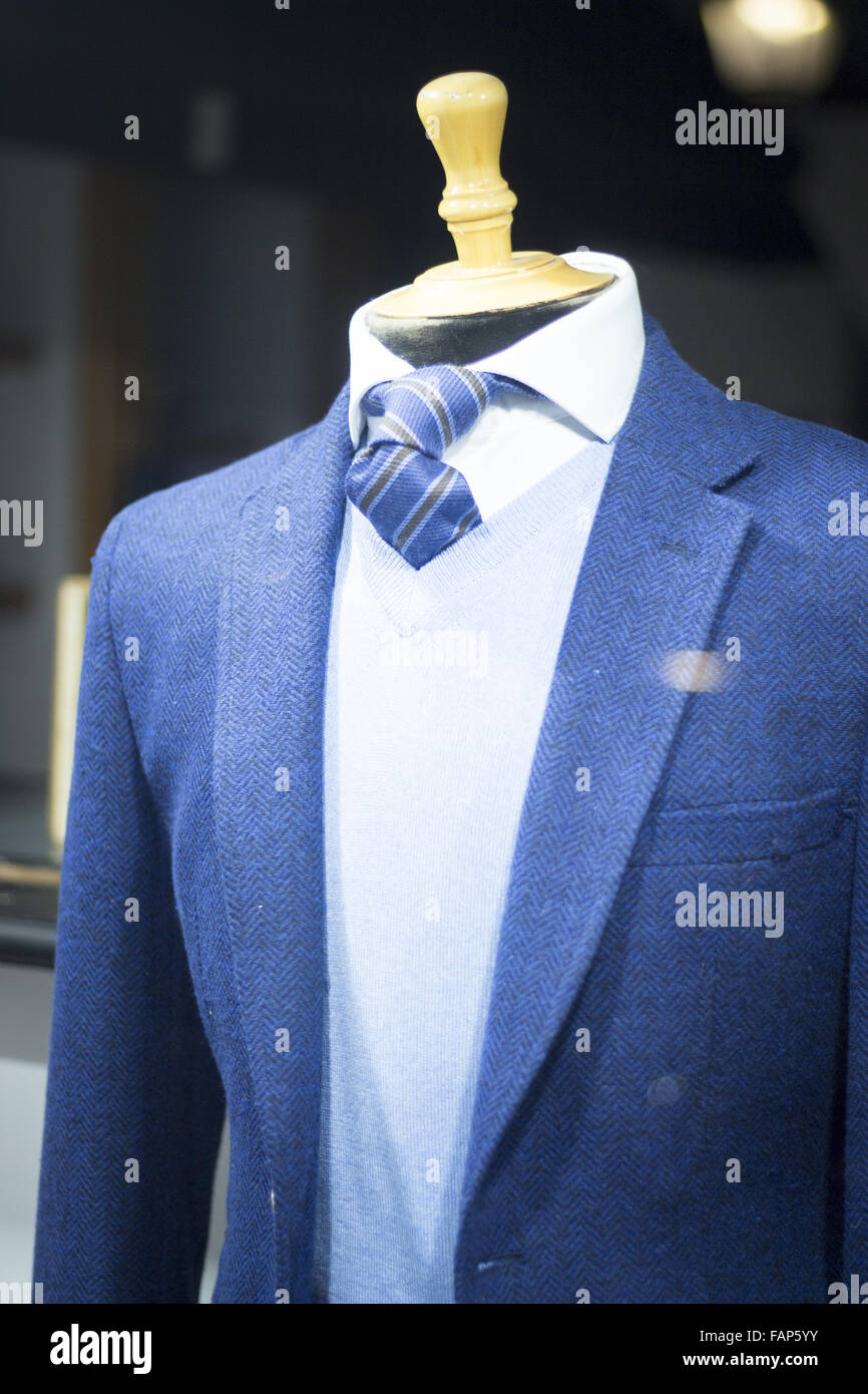 Male man shop dummy fashion mannequin in store boutique shop window at ...