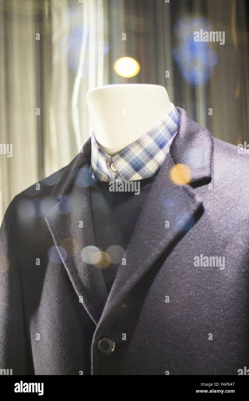 Male man shop dummy men's fashion mannequin in store boutique shop ...