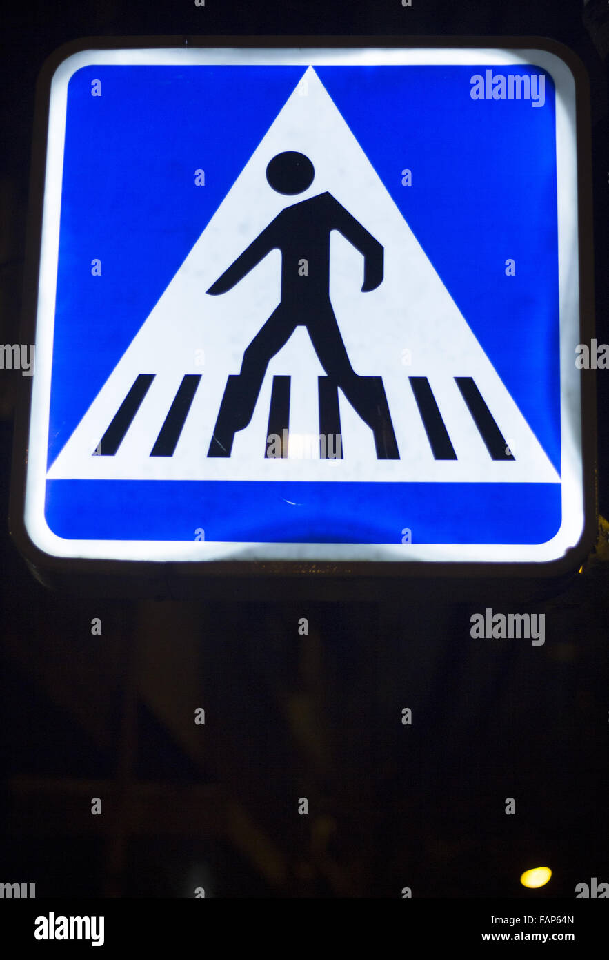 Pedestrian crossing sign spain spanish hi-res stock photography and ...