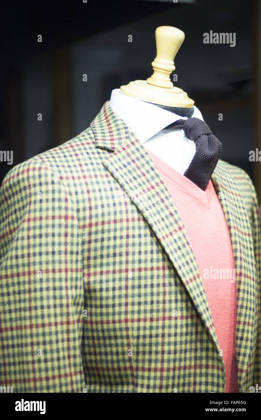 Male man shop dummy fashion mannequin in store boutique shop window at ...