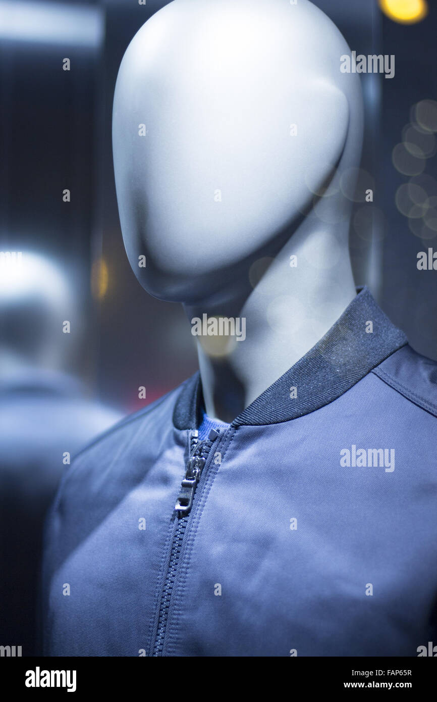 Male man shop dummy men's fashion mannequin in store boutique shop ...