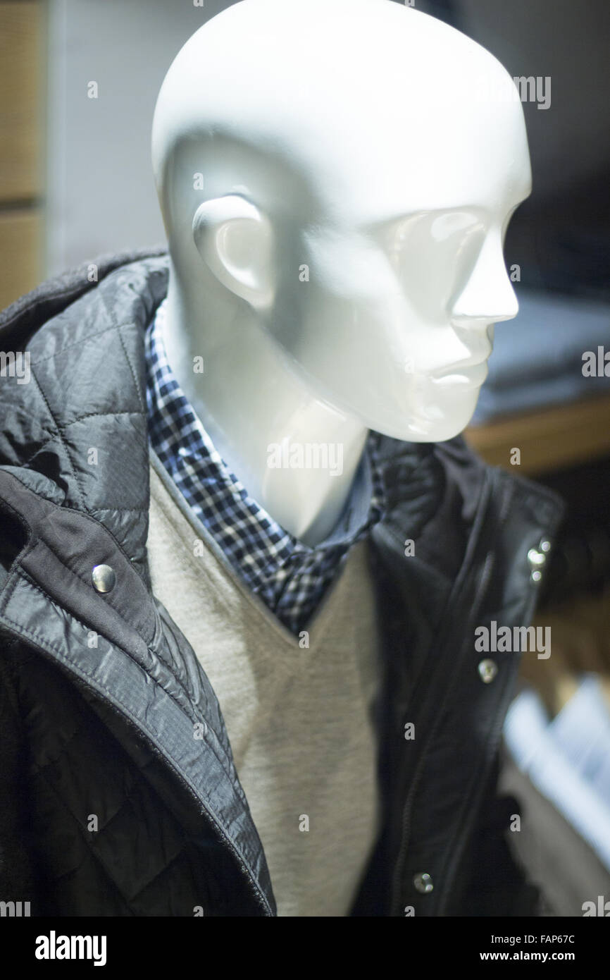 Male man shop dummy men's fashion mannequin in store boutique shop ...