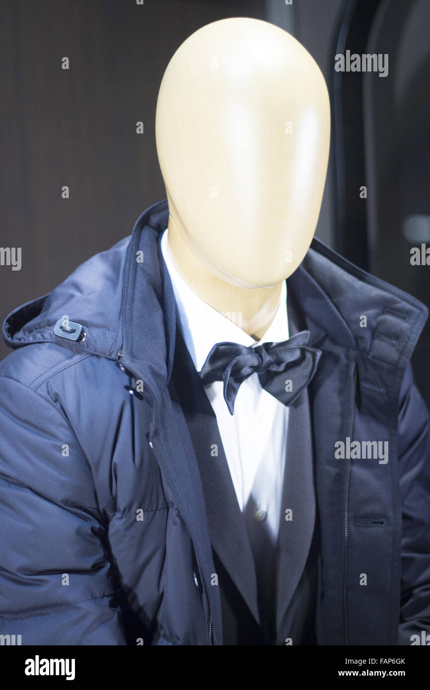 Male man shop dummy fashion mannequin in store boutique shop window in ...