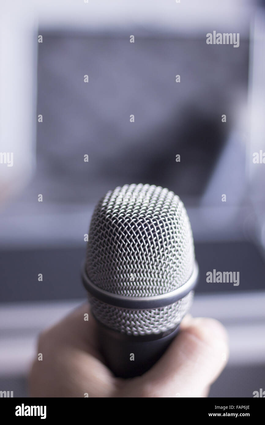 Hand overs hi-res stock photography and images - Alamy