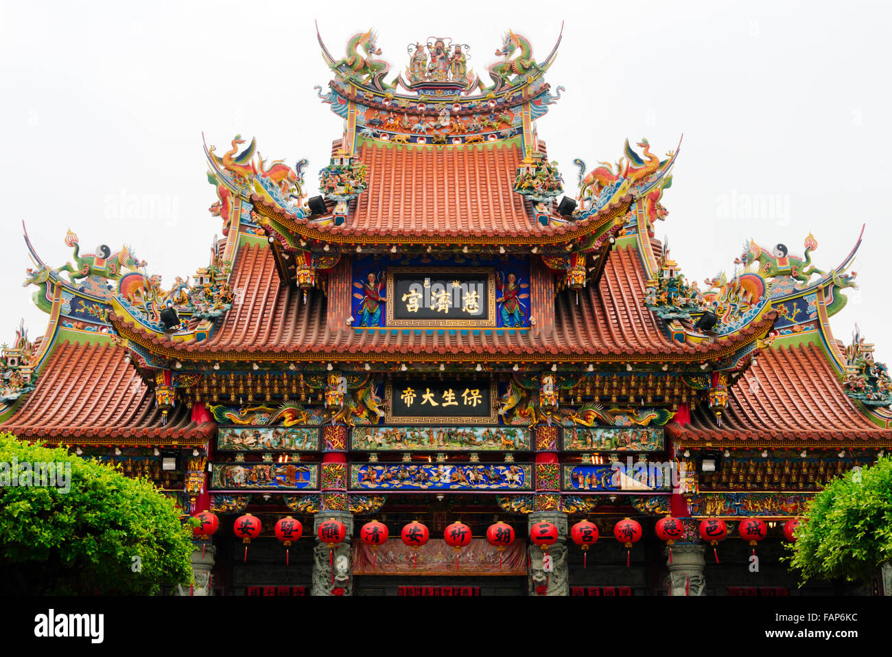 Cihji Palace in Lotus Pond, Kaohsiung, Taiwan Stock Photo - Alamy