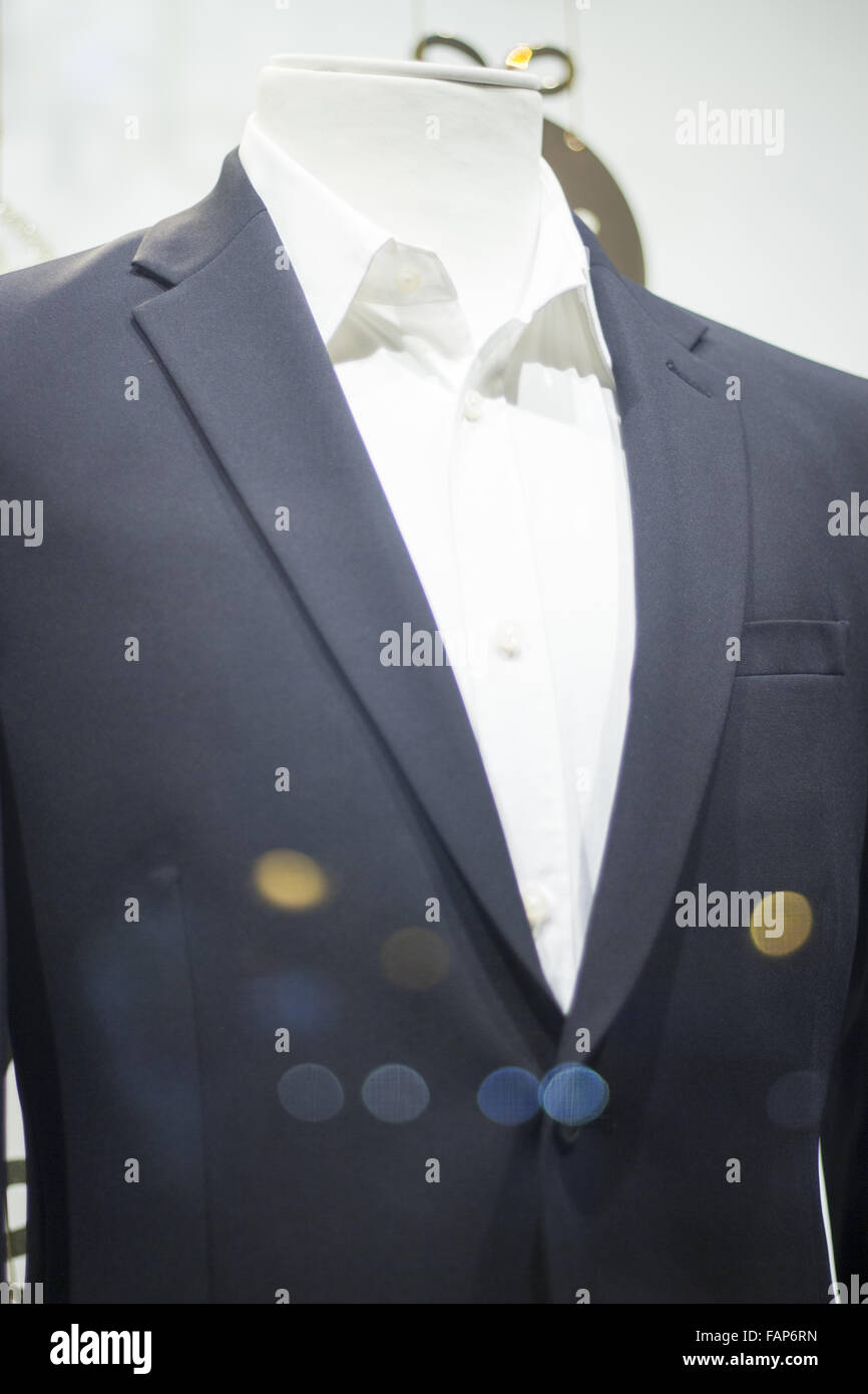 Male man shop dummy men's fashion mannequin in store boutique shop ...