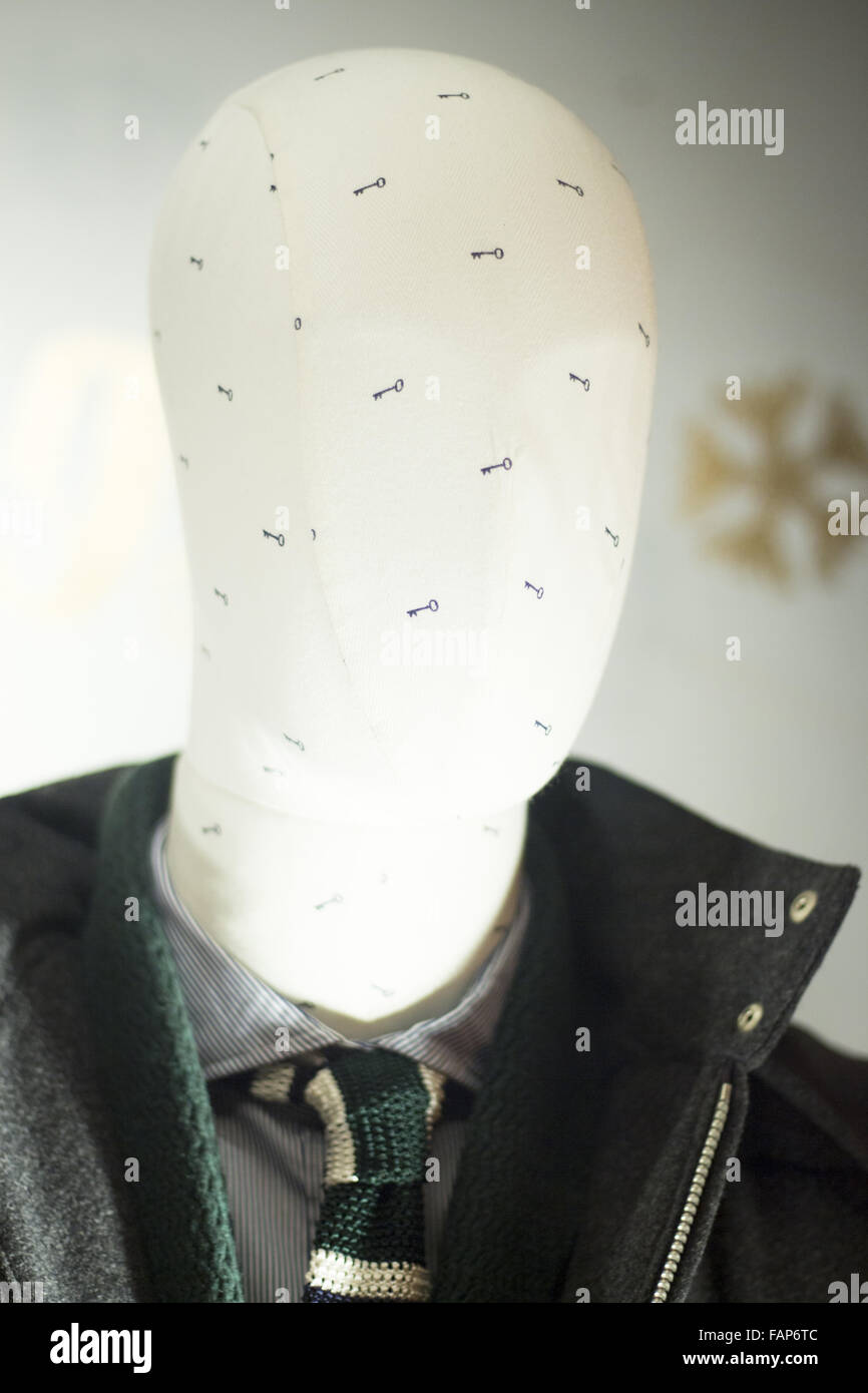 Male man shop dummy fashion mannequin in store boutique shop window at ...