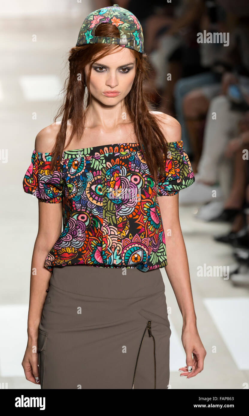 Stephanie fashion hi-res stock photography and images - Alamy