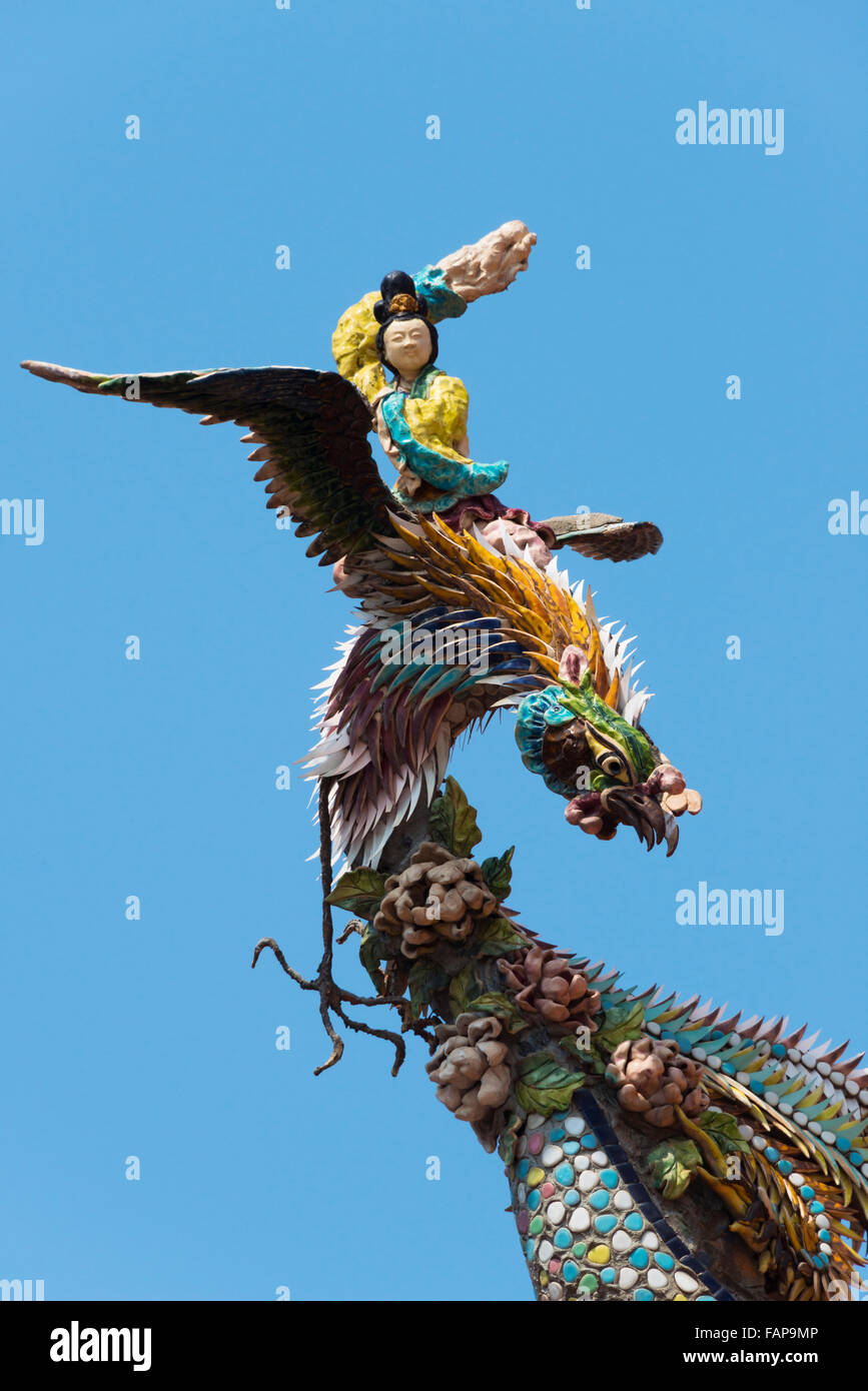 Phoenix decoration on Daitian Temple dedicated to Matsu, Kinmen, Taiwan ...