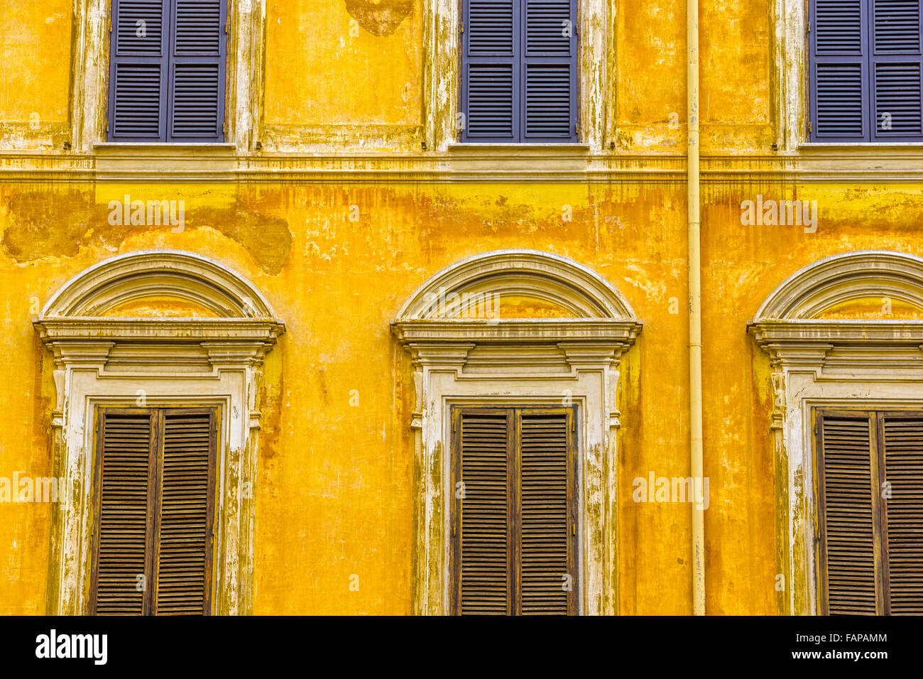 Rome apartment block hi-res stock photography and images - Alamy