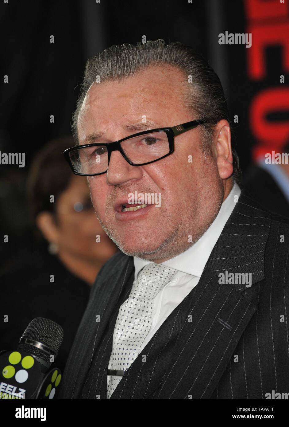Ray winstone edge of darkness premiere hi-res stock photography and ...