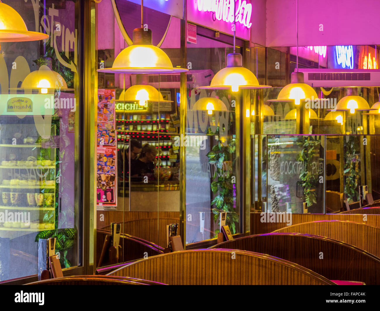 Diner in the centro storico area of Rome, Italy Stock Photo - Alamy