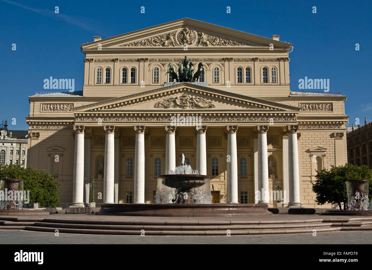 Moscow, Big (Bolshoy) opera and ballet theatre and fountains Stock ...