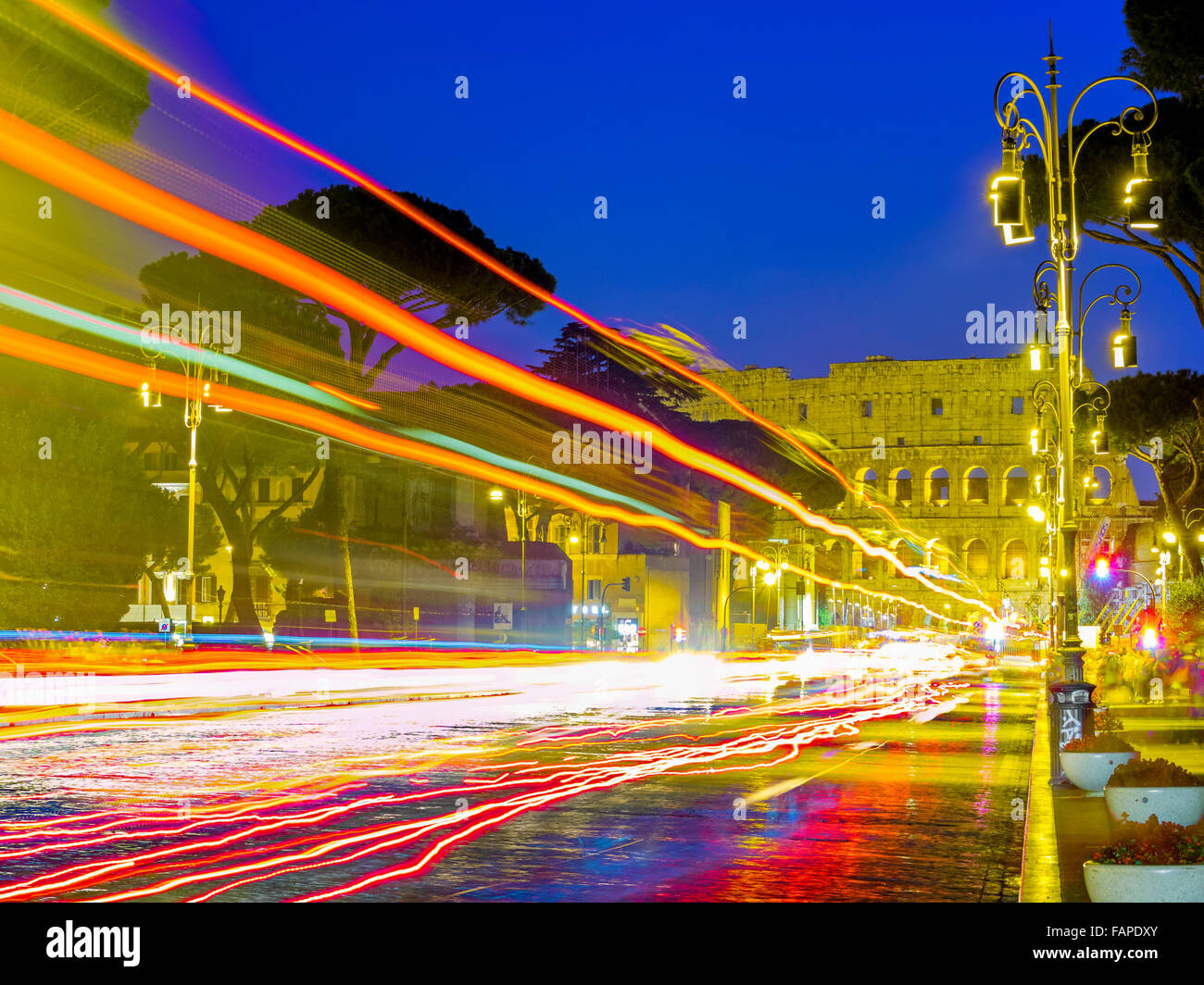 Colosseum night traffic lights rome hi-res stock photography and images ...